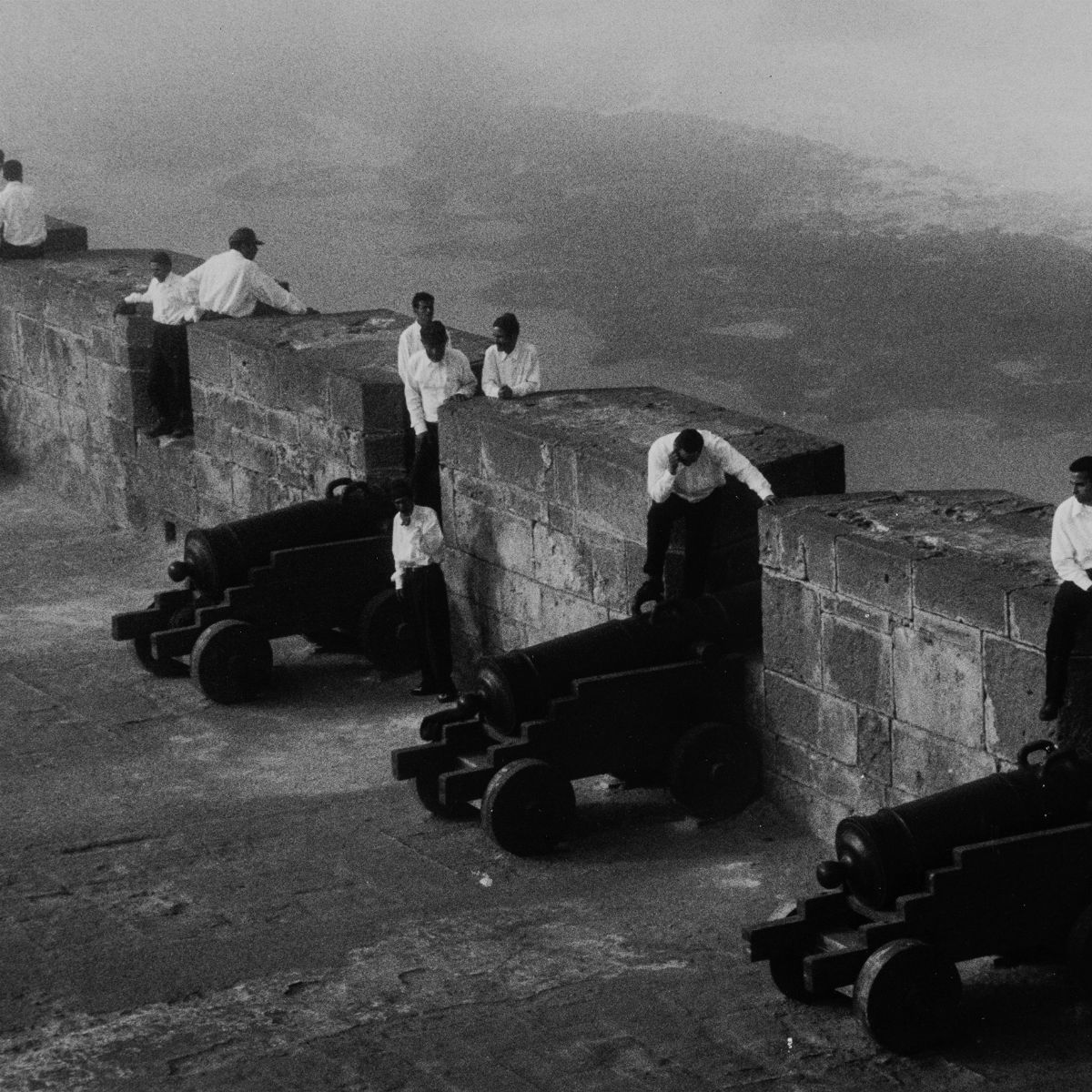 Shirin Neshat - "Rapture" series 1999 | Fotografia | Finarte, casa d'aste