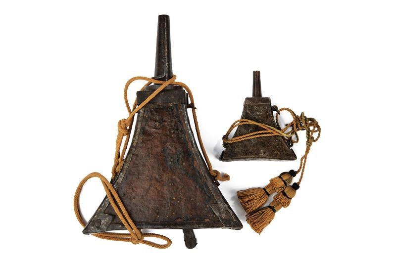 A lot of two musketeer powder flasks 1620 - 1640 | Rare and Fine ...
