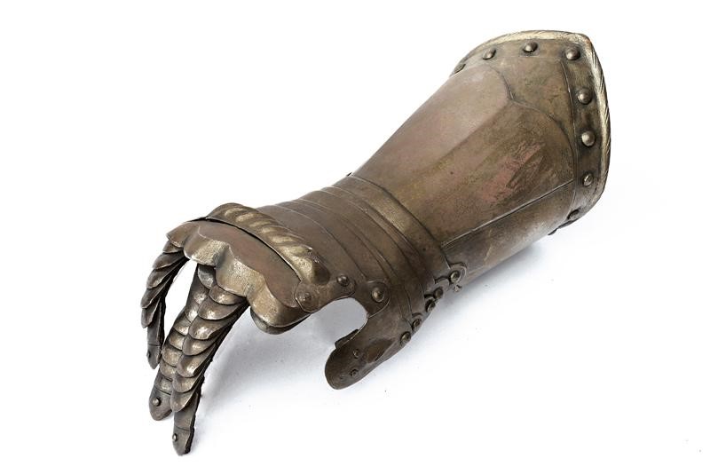 A right gauntlet - Germany | Rare and Fine Antique Arms & Armour from ...
