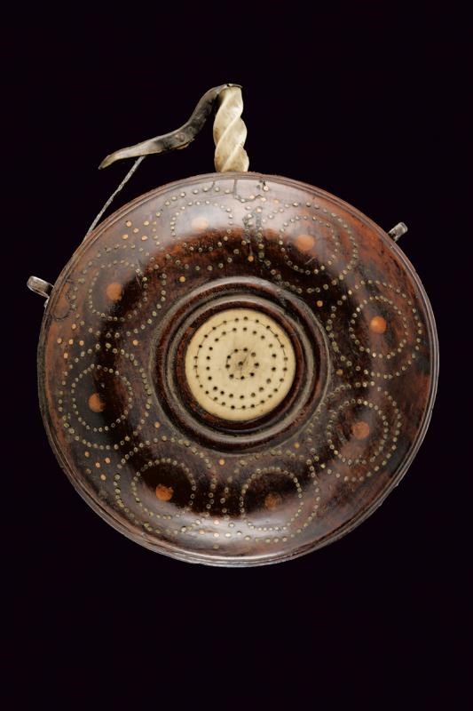 A beautiful powder flask - Germany | Rare and Fine Antique Arms ...