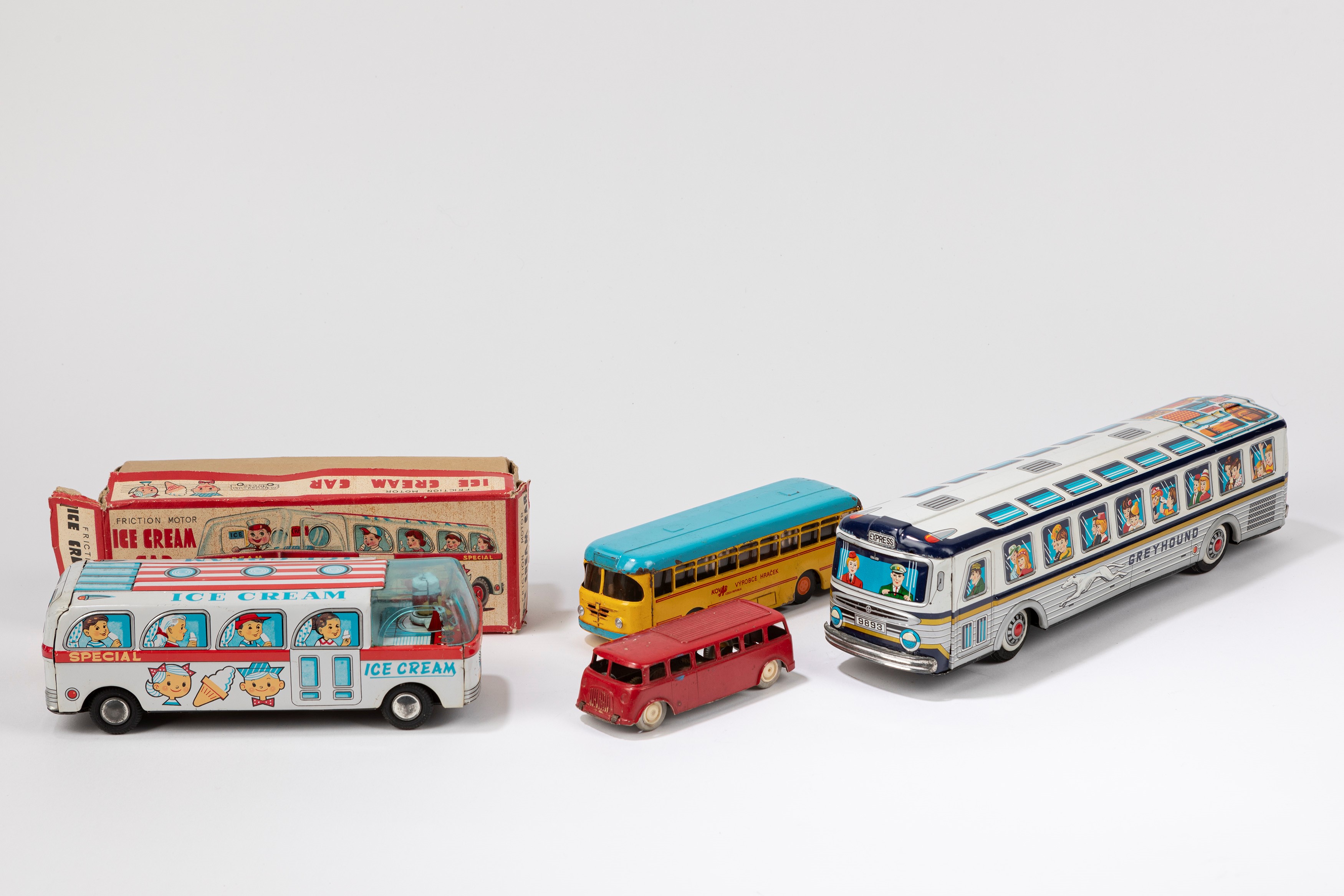 Four buses | Vintage Toys | Finarte, casa d'aste