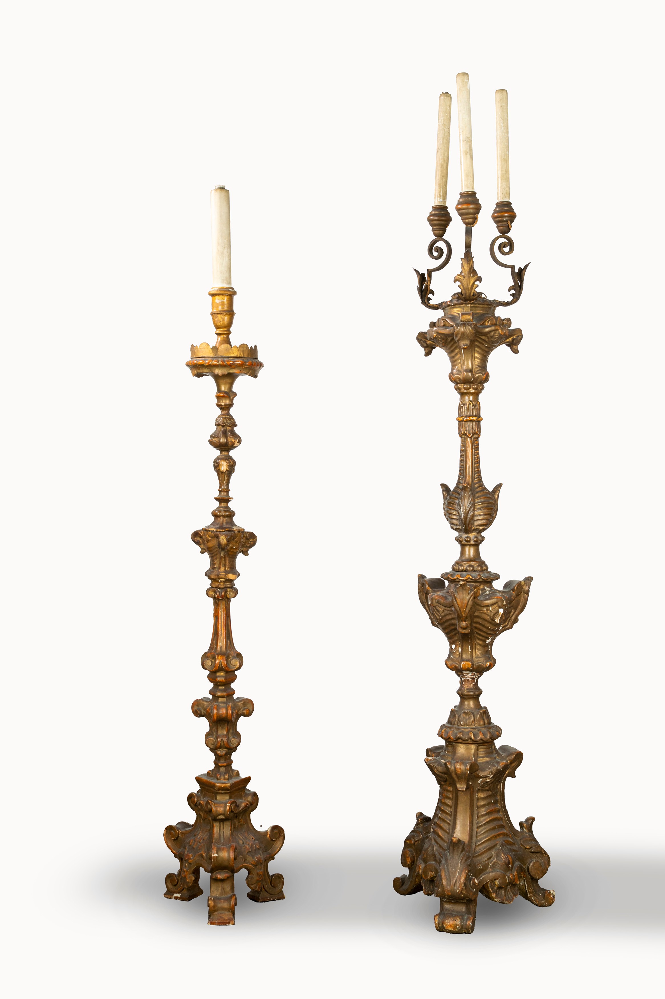 Due torciere in legno intagliato e dorato secolo XIX | Incanti d'Arte | Finarte, casa d'aste