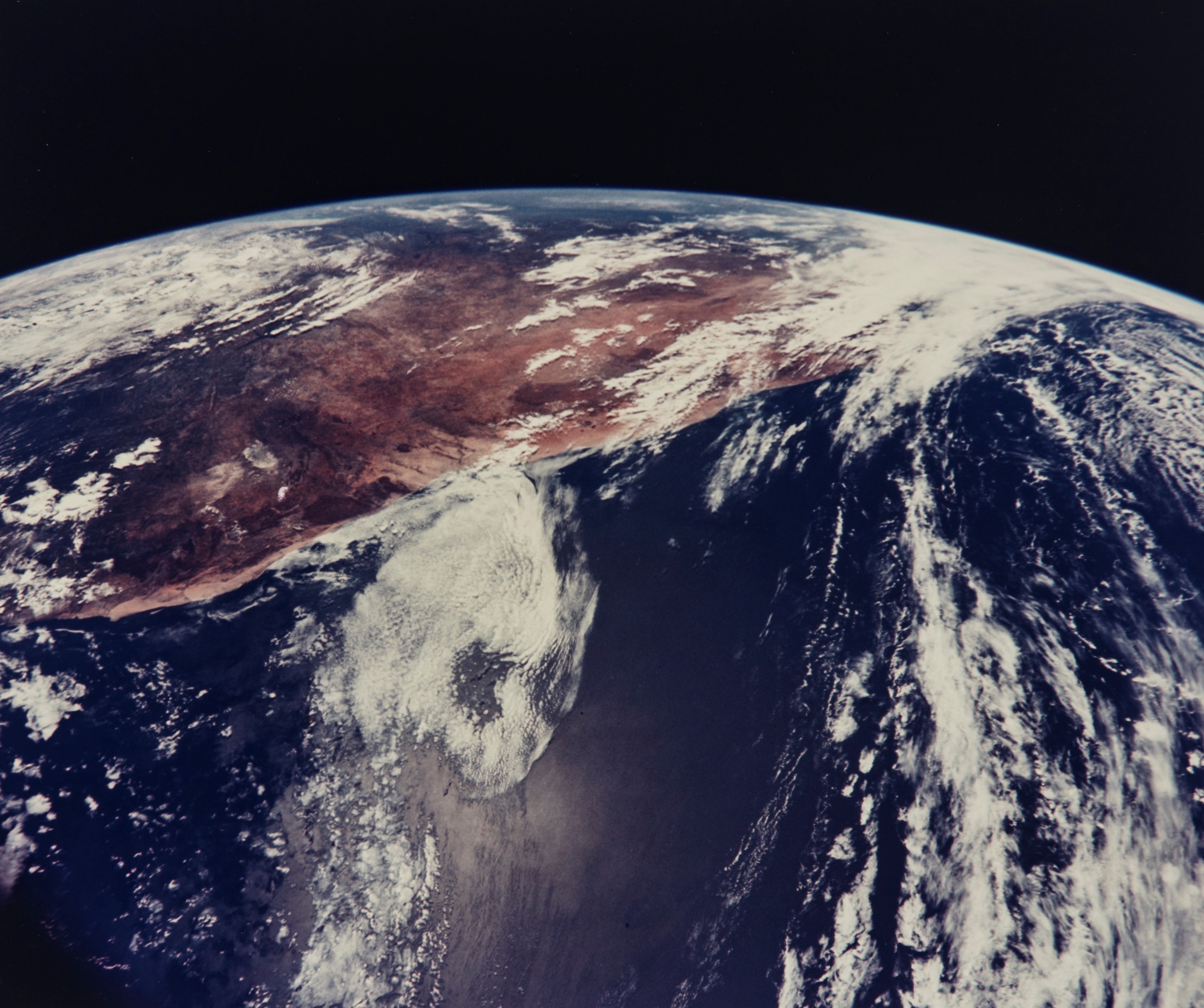 NASA - Apollo 17 View of Earth 1972 | Photographs: Under 1K | Finarte ...