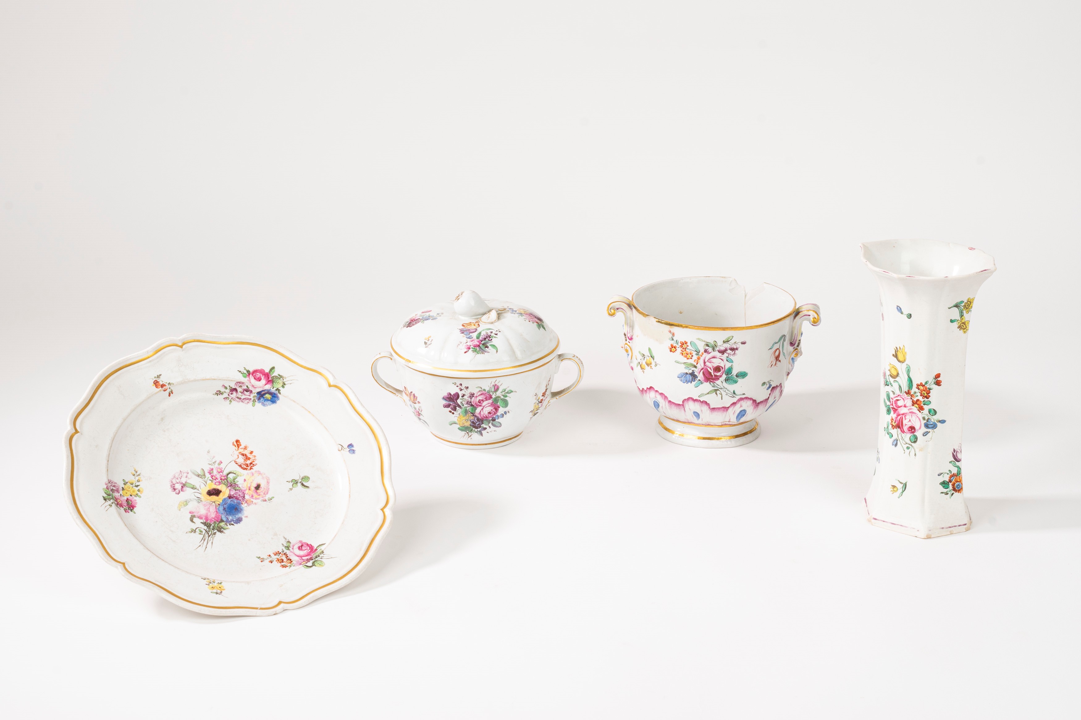 Lot composed of four polychrome porcelain objects with golden profiles ...