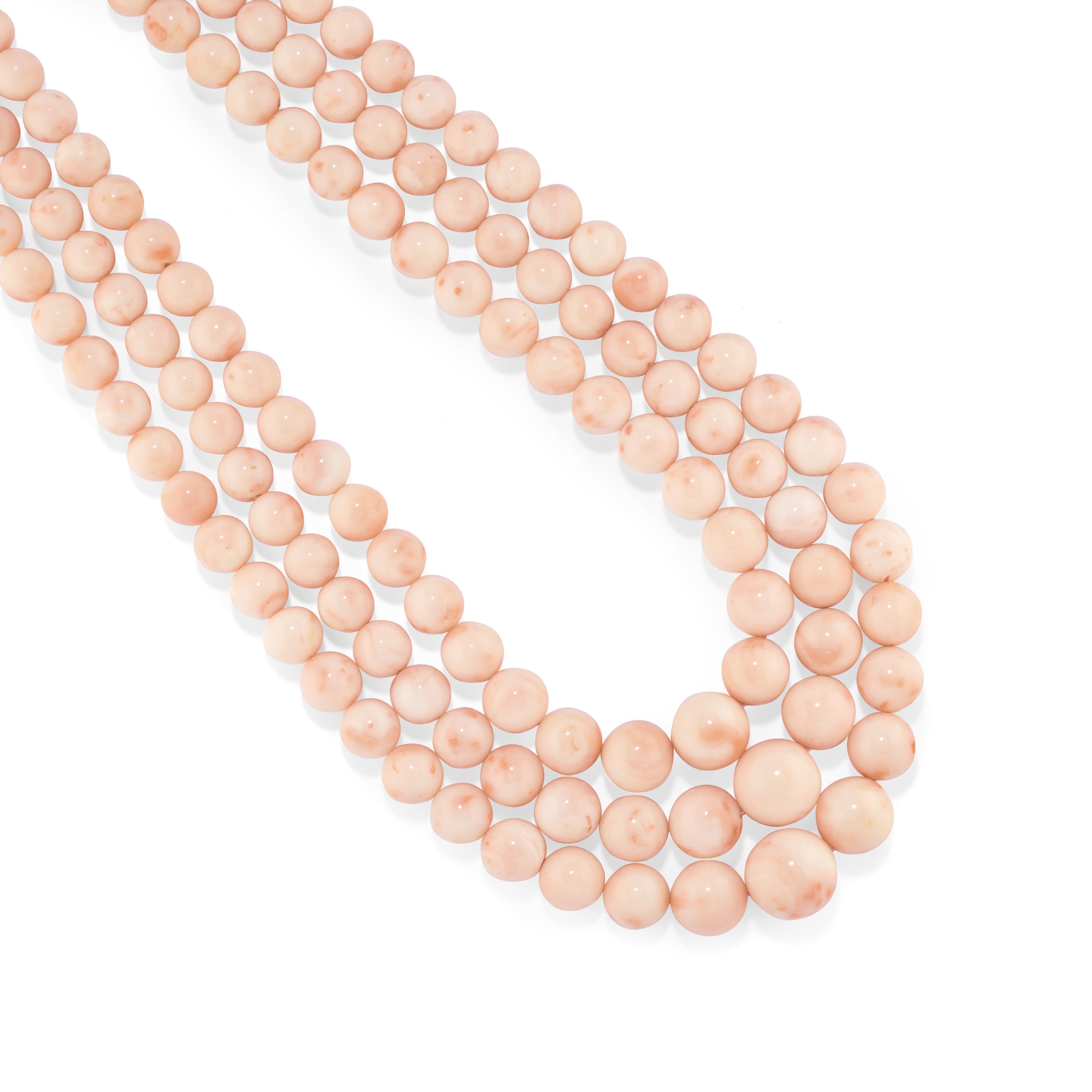 Tre collane con corallo rosa | Gioielli | Finarte, casa d'aste