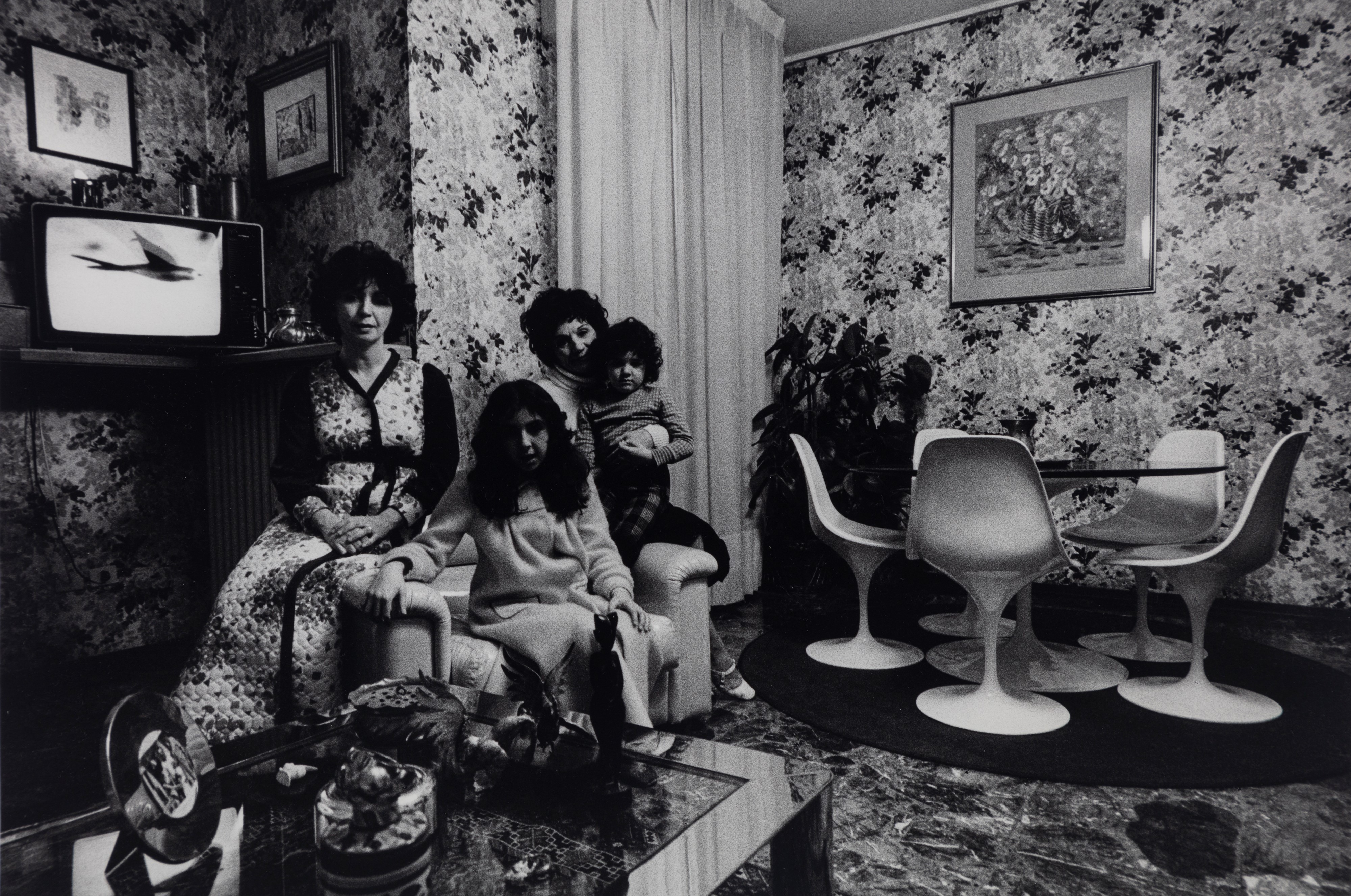 Gianni Berengo Gardin - Dentro le case, Emilia Romagna 1976 | Photographs: Under 1K | Finarte ...