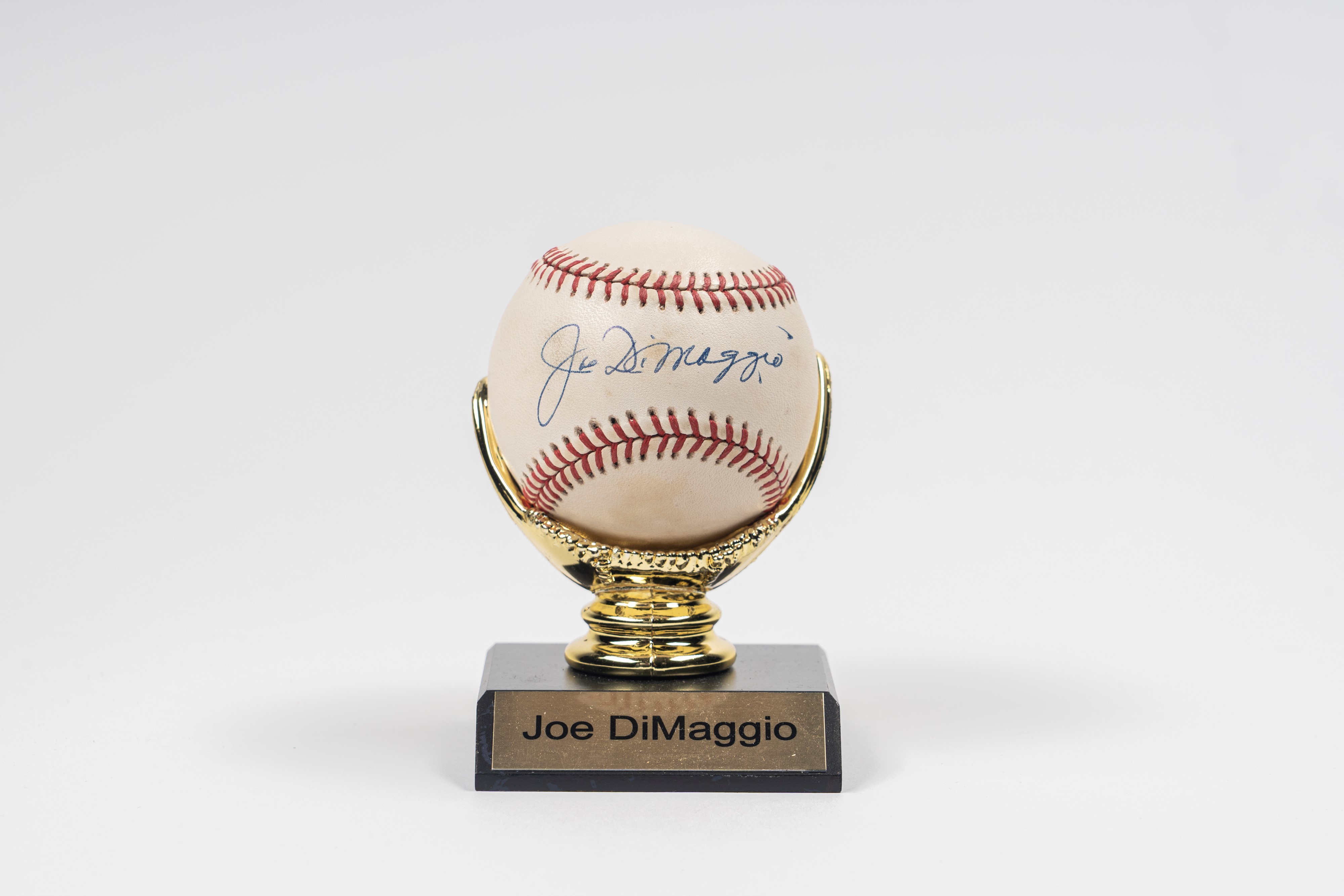 Joe DiMaggio - Joe DiMaggio – Autographed Baseball - New York Yankees ...