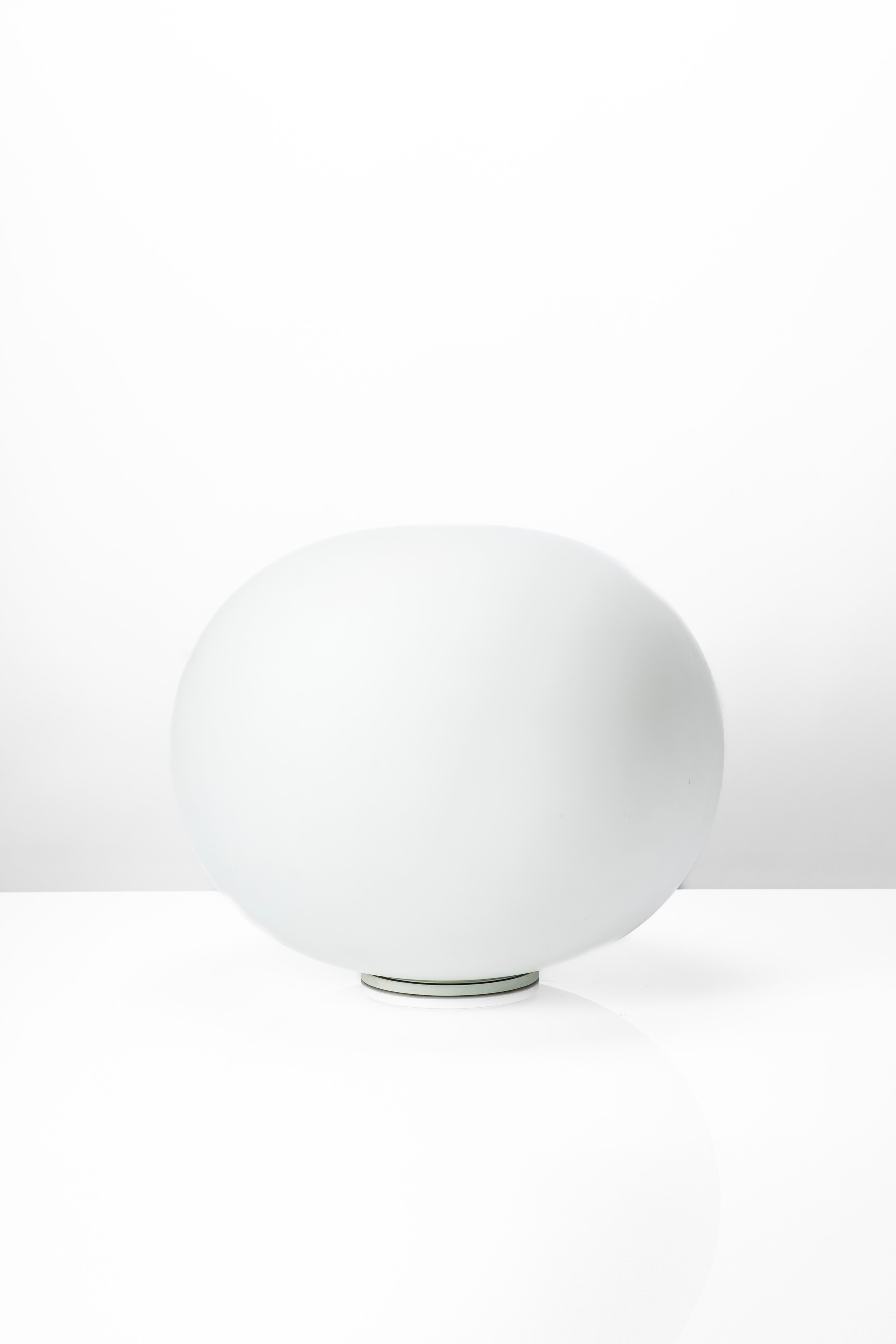 Jasper Morrison - Table lamp model Glo-Ball basic 1998 | Easy Design | Finarte, casa d'aste