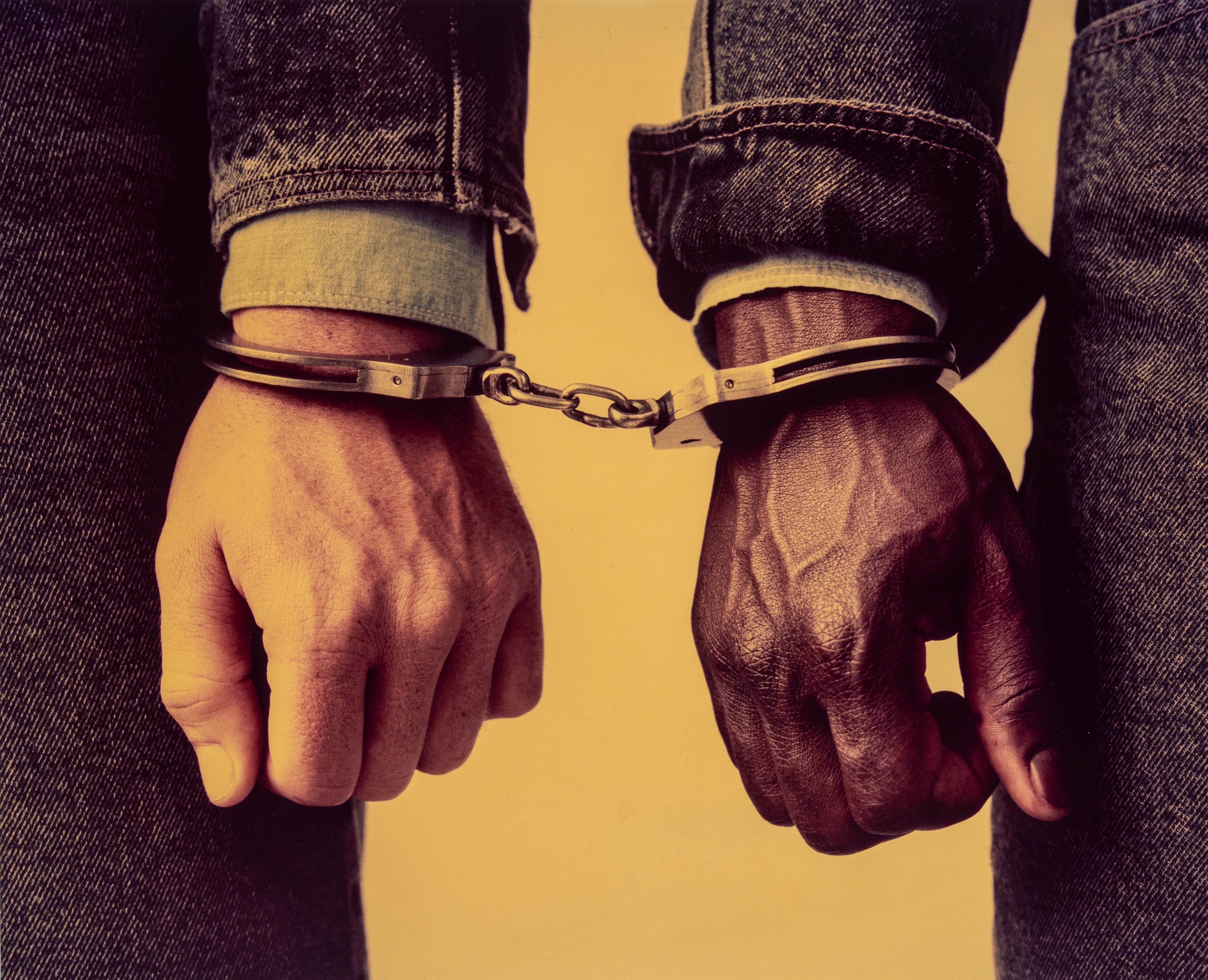 Oliviero Toscani - Manette, campagna pubblicitaria United Colors of ...