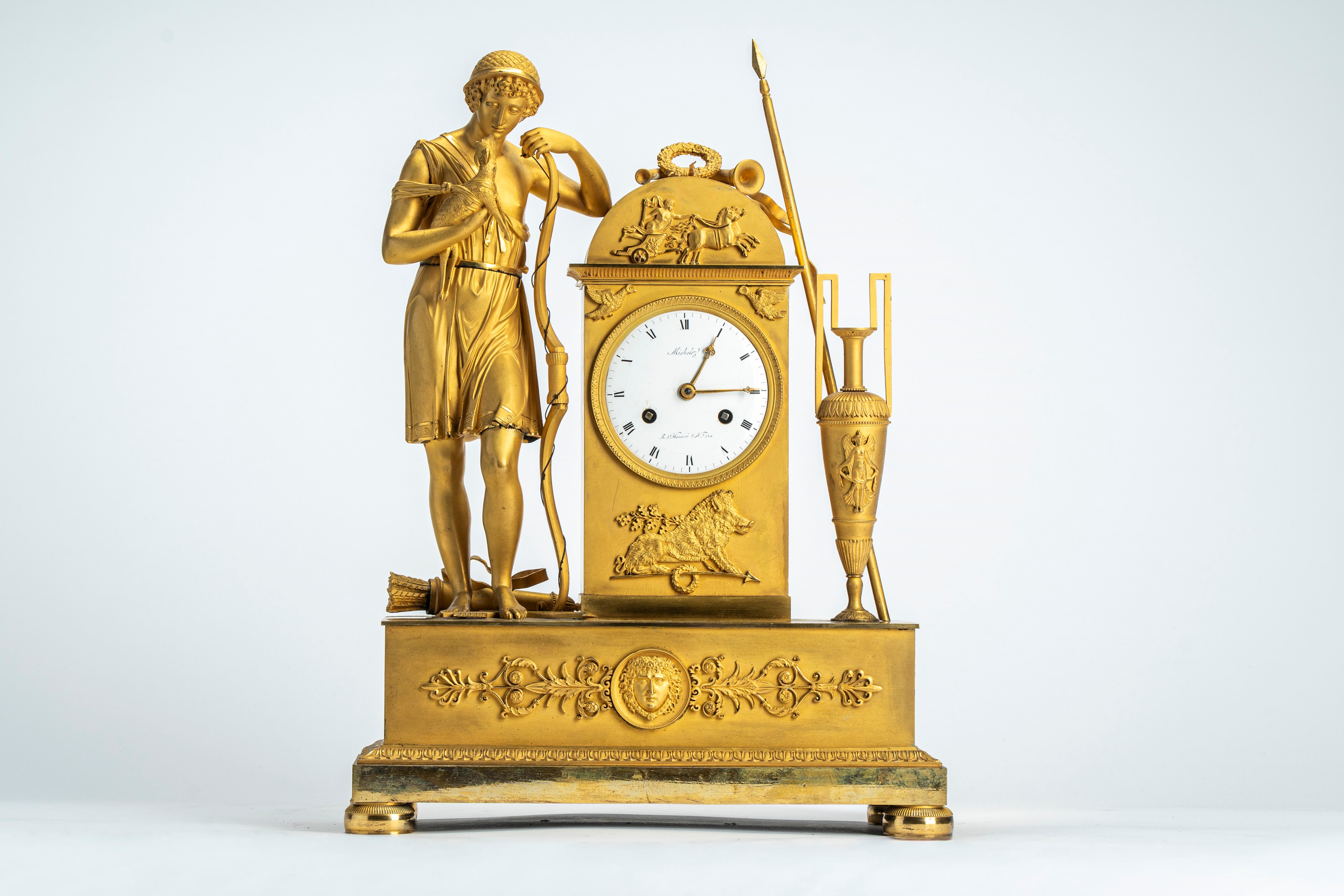 Pendola in bronzo dorato raffigurante Adone. Francia, inizi XIX secolo ...