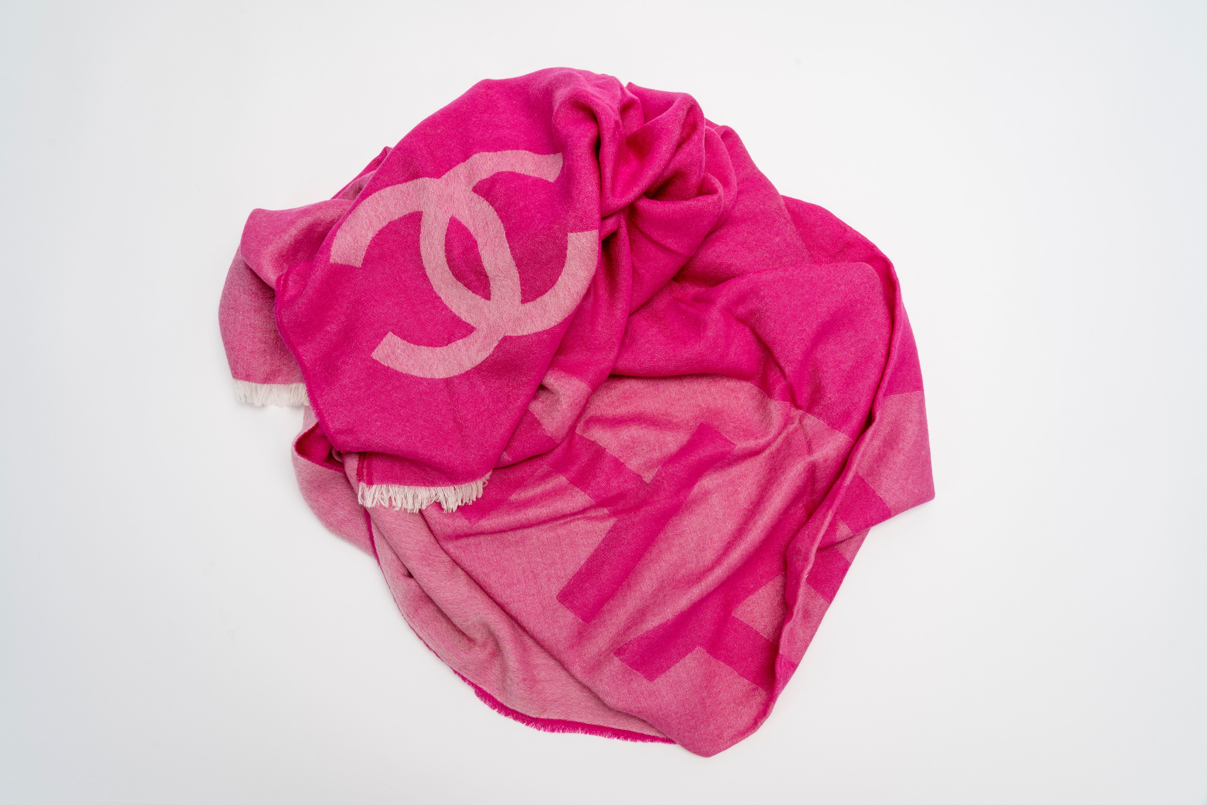 Chanel - Grand Foulard | Luxury Fashion: Fashion Icons | Finarte, casa ...