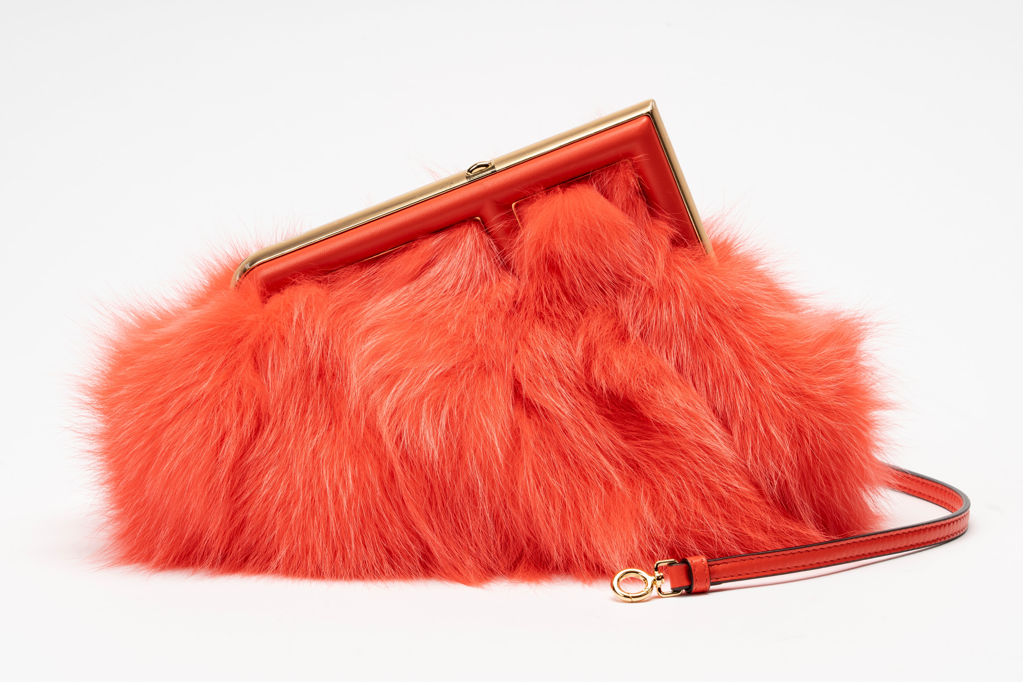 Fendi - Borsa Fur First Clutch | Fashion Vintage | Finarte, casa d'aste