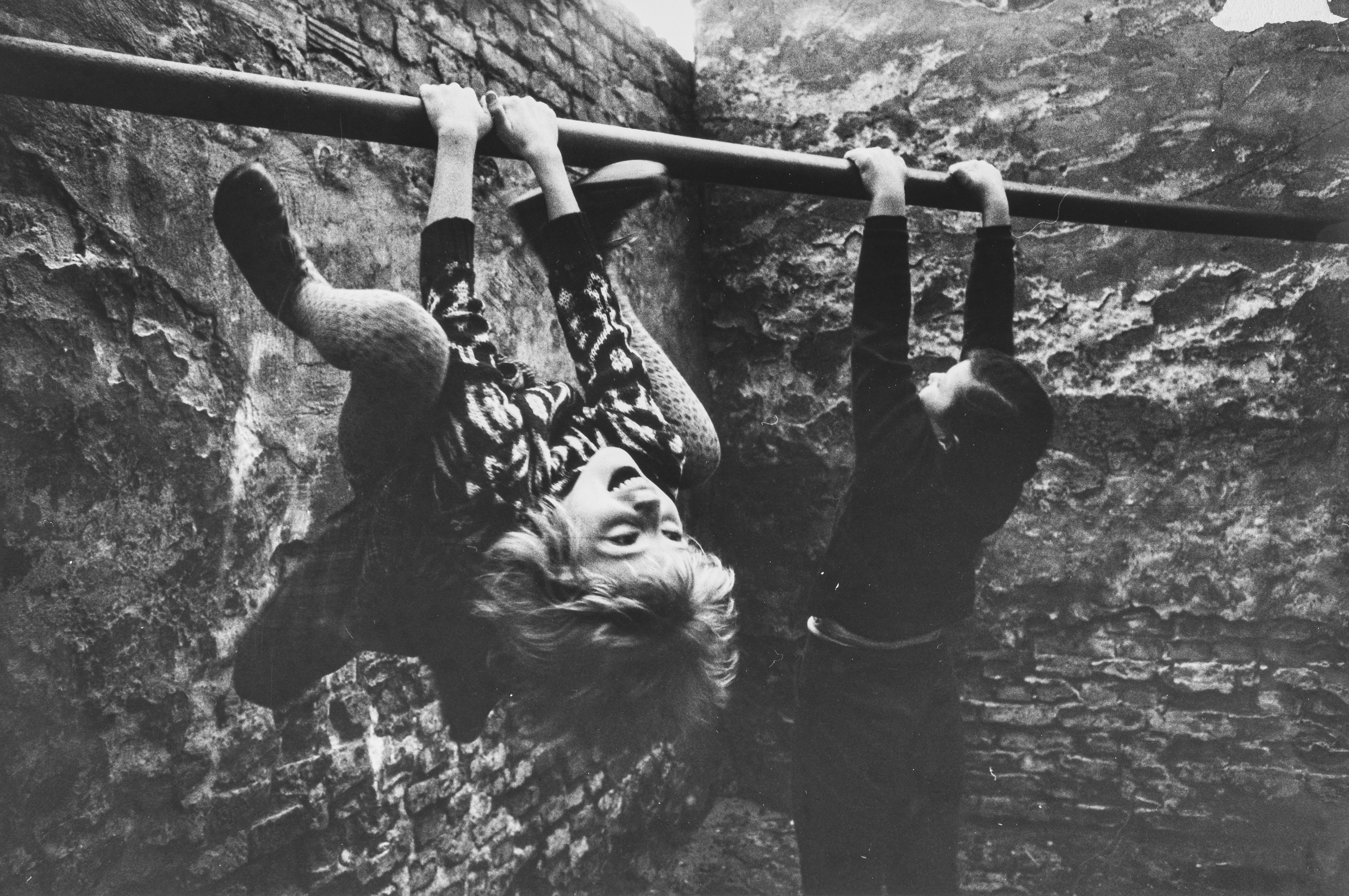 Paul Schutzer - Berlin 1961 | International Photographs: Under 1K ...