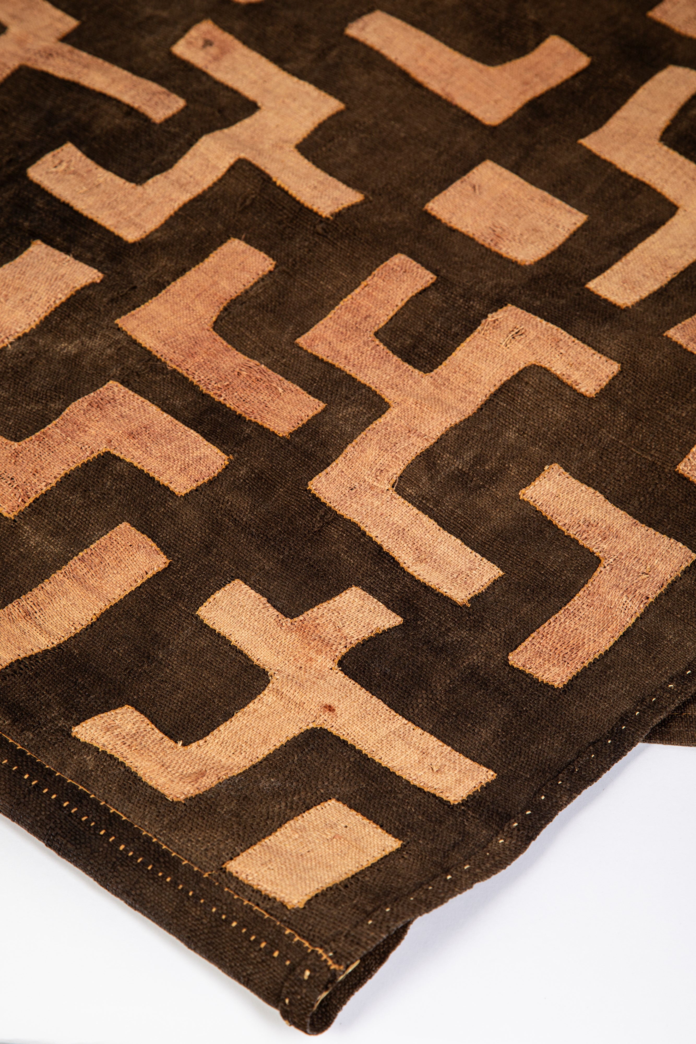Showa, Congo - Large raffia fabric on a brown background | Living ...