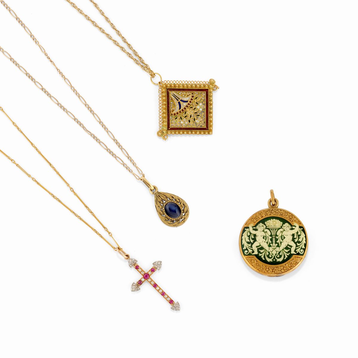 Tre collane e un pendente in oro giallo 18K con smalti e gemme ...