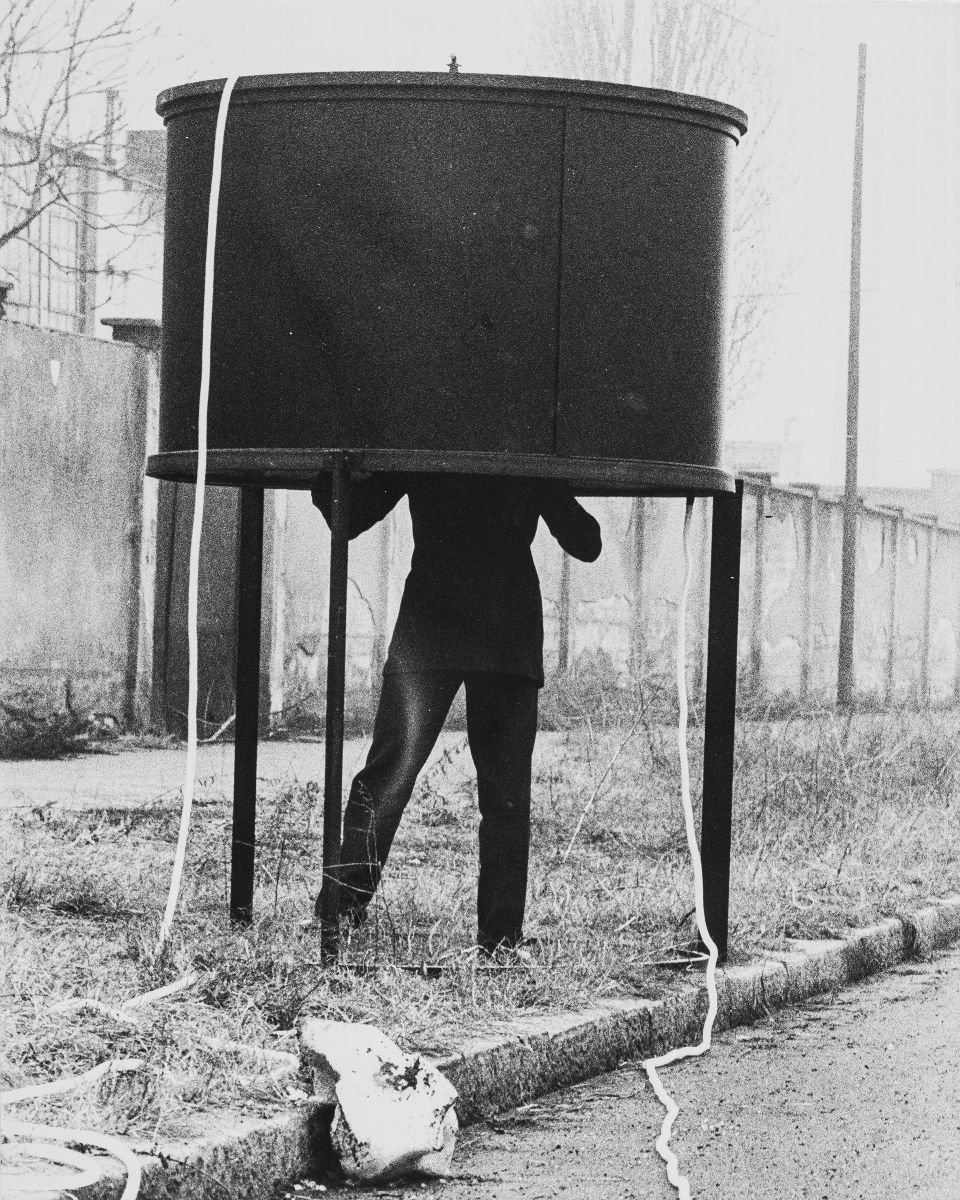 Ugo La Pietra - Immersione nell'acqua 1970 | Fotografia | Finarte, casa ...