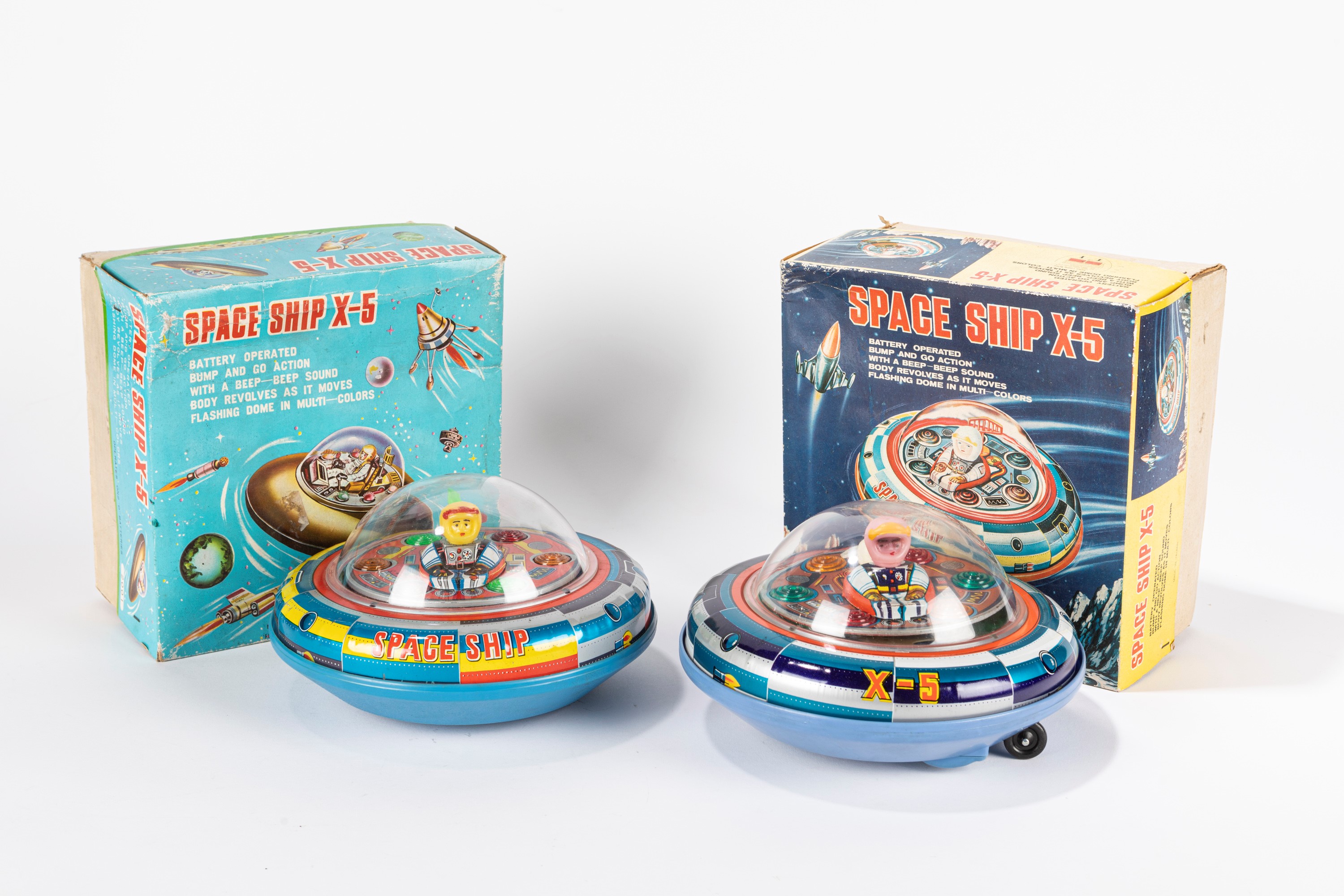 2 Space Ship X spacer variants | Vintage Toys | Finarte, casa d'aste