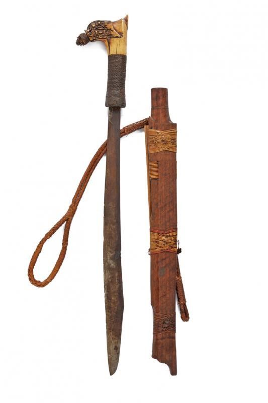 A small Mandau / Parang ilang of the Kajan-Dayak | Rare and Fine ...